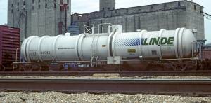 HO Cryogenic Tank Car 2pk Linde - Emery Distributors